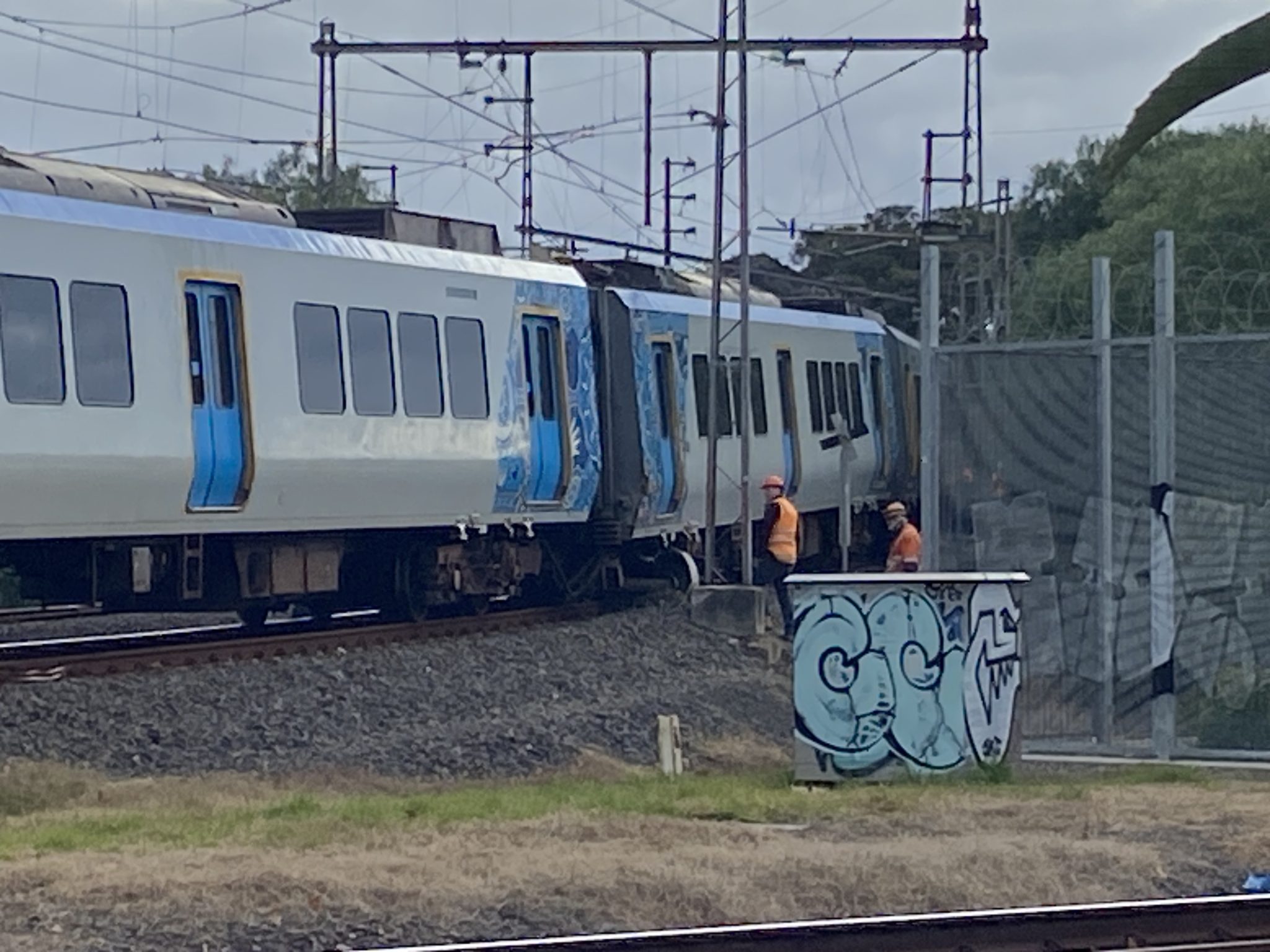 Metro Train derails at Clifton Hill closing the Hurstbridge and Mernda ...